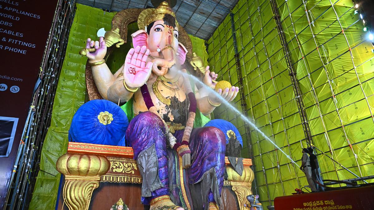 Tension at Paritala as miscreants pelt stones during Ganesh immersion procession - The Hindu